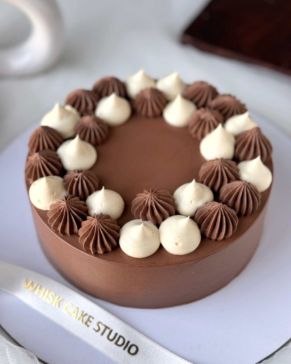 Choco Vanilla Cake – Whisk Cake Studio